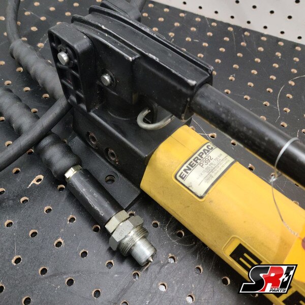 ENERPAC P392 Hydraulic Hand Pump